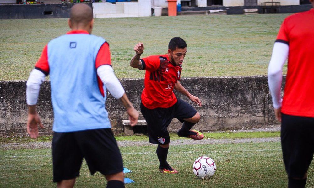 Alex Ruan renova contrato e disputará a Série C pelo Joinville ...